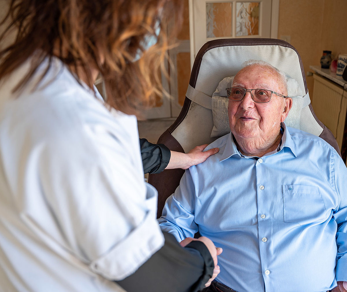 Portrait de soignants : focus sur le metier d'aide-soignante à domicile ...